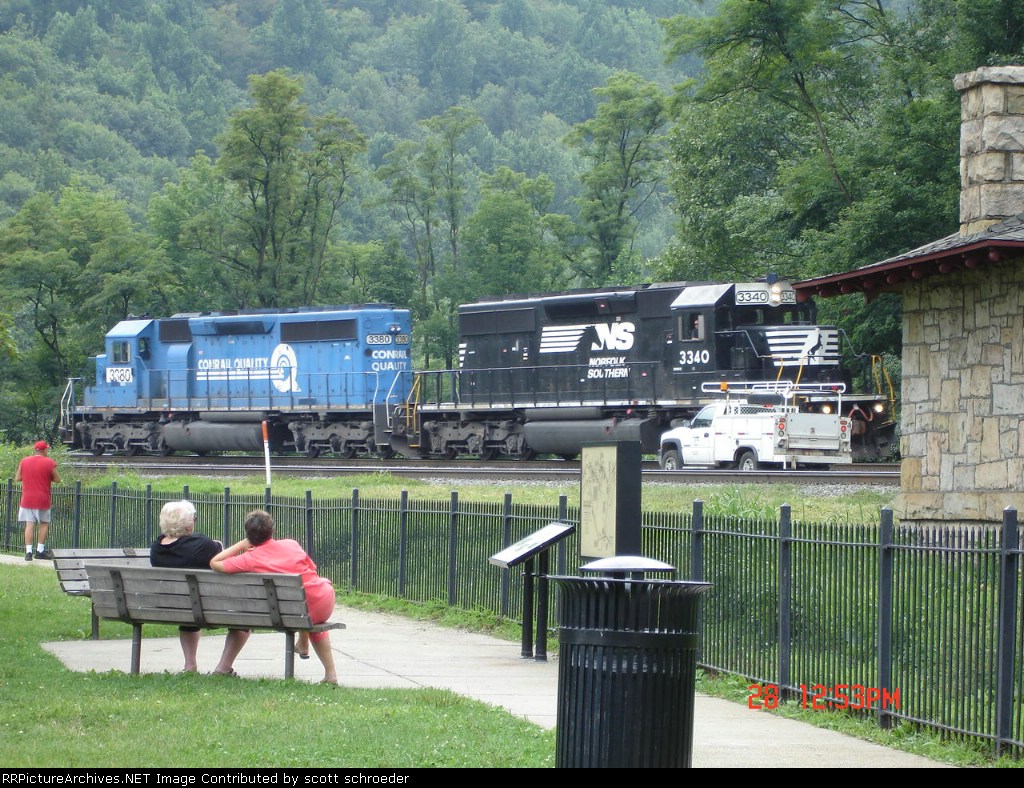 NS 3340 & NS (ex-CR) 3380 WB around the curve